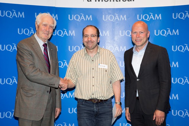 Pierre J Jeanniot avec Benoit Bourque, lauréat, et Stéphane Pallage ...